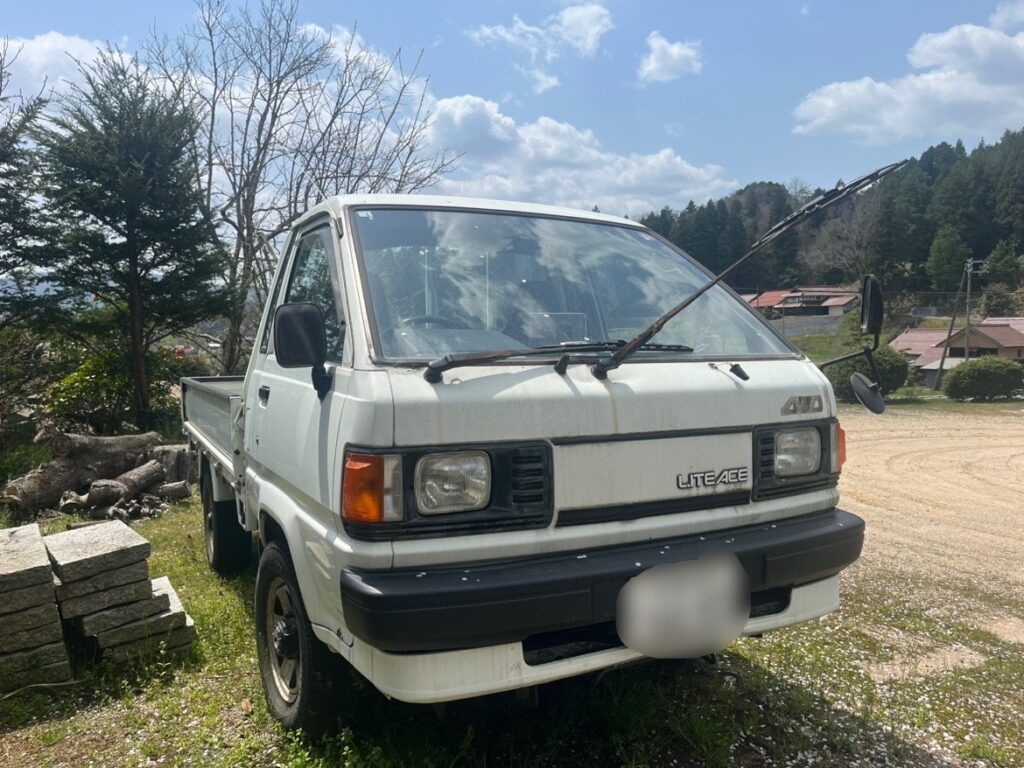 🔑TOYOTA ライトエーストラック(M40) 鍵作製｜北広島町で即日対応！ - 【鍵の修理･トラブルに】鍵屋WORLDLOCK